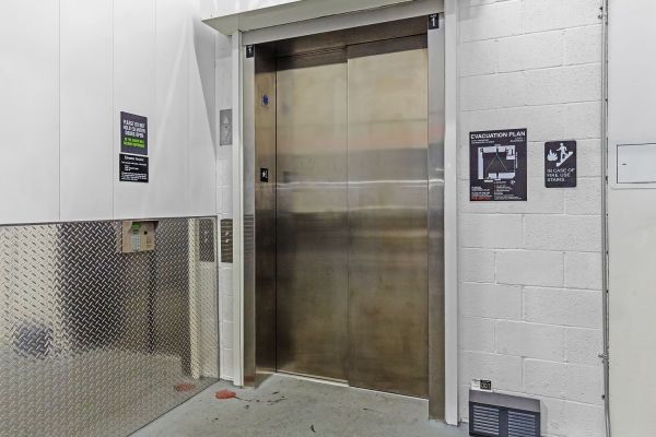 Extra Space Storage - 6163 - Los Angeles - 2515 S Broadway | SpareFoot