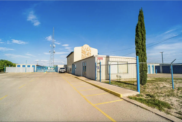 Del Rio 90 Storage | 3695 Veterans Boulevard | SpareFoot