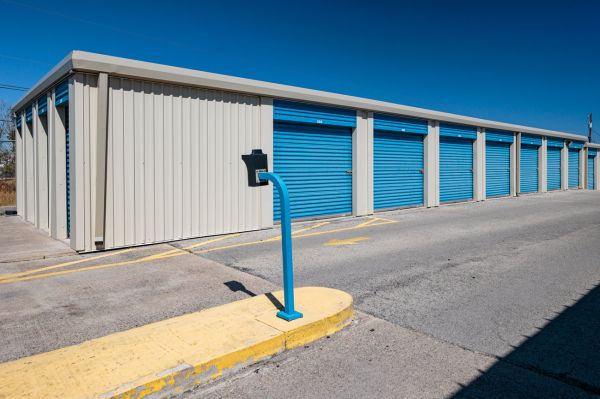 Del Rio 90 Storage | 3695 Veterans Boulevard | SpareFoot