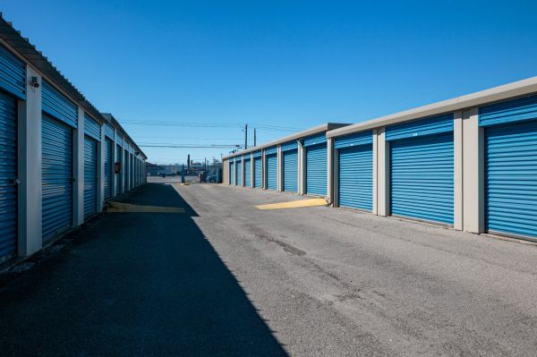 Del Rio 90 Storage | 3695 Veterans Boulevard | SpareFoot