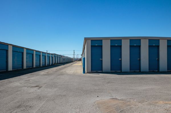 Del Rio 90 Storage | 3695 Veterans Boulevard | SpareFoot