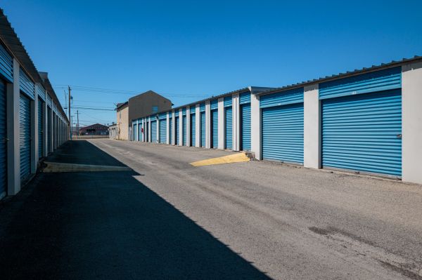 Del Rio 90 Storage | 3695 Veterans Boulevard | SpareFoot
