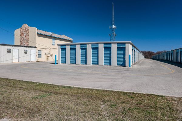 Del Rio 90 Storage | 3695 Veterans Boulevard | SpareFoot